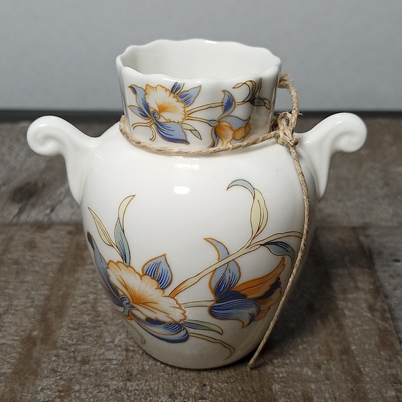 Aynsley | Accents | Vintage Aynsley Fine Bone China Just Orchids Sm Vase Gold Trim | Poshmark